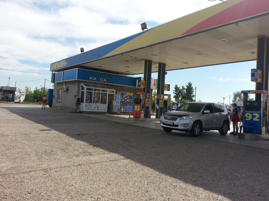 Benzin istasyonu Sangilen, Krasnoyarsk, foto