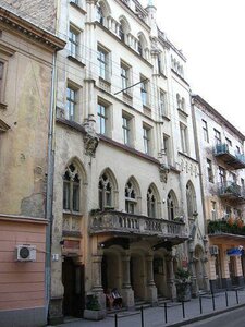Львівський академічний театр ім. Леся Курбаса (vulytsia Lesia Kurbasa No:3), su parkı  Lviv'den