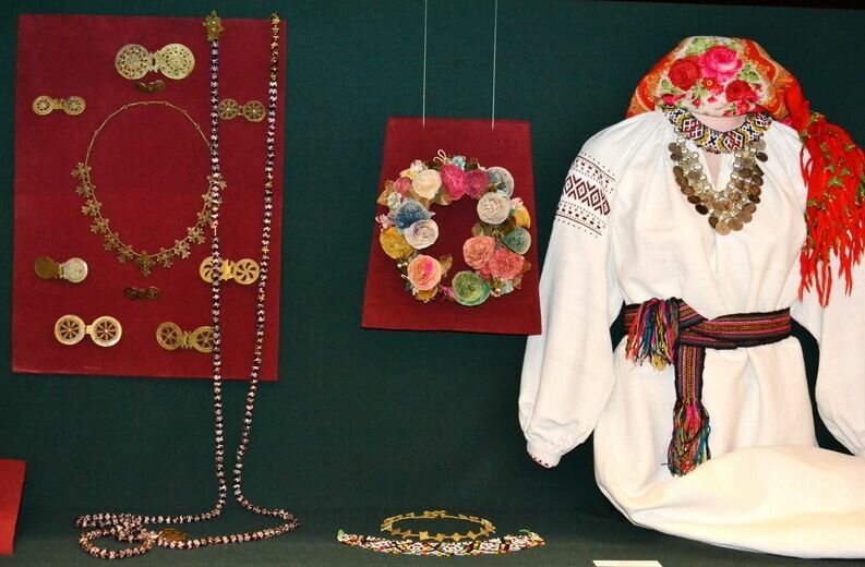 Müzeler ve sanat galerileri Natsionalny Muzey Narodnogo Iskusstva Gutsulshchiny i Pokutya im. i. Kobrynskogo, Kolomya, foto