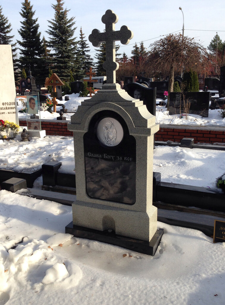 Heykel ve mezarlık taşı üreticileri Studiya kamnya, Moskova, foto