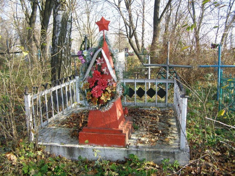 Anıt, heykel Братская могила воинов, Çernigov Bölgesi, foto