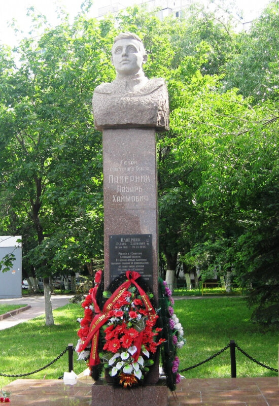 Anıt, heykel Л.Х. Паперник, Moskova, foto