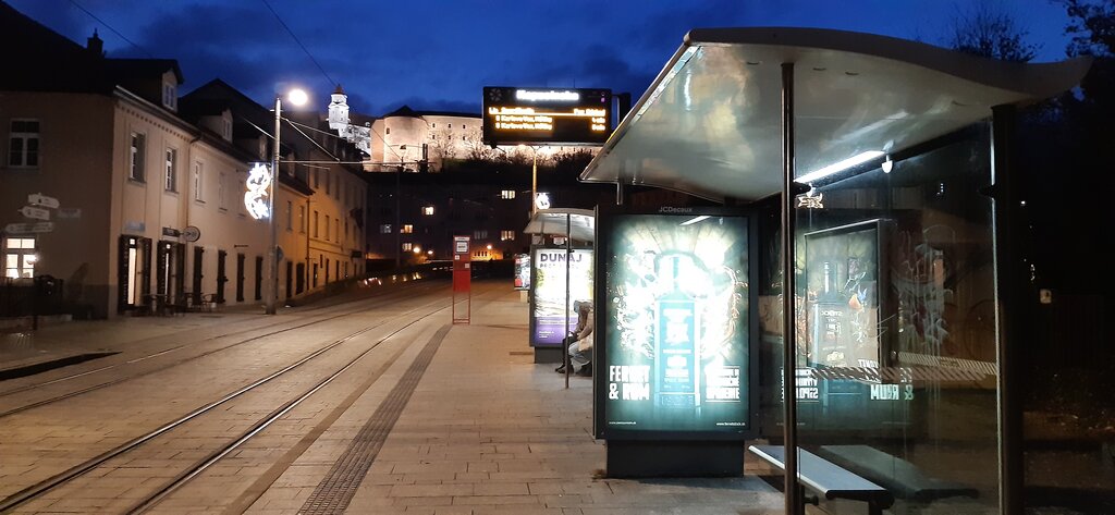 Toplu taşıma durağı Kapucínska, Bratislava, foto