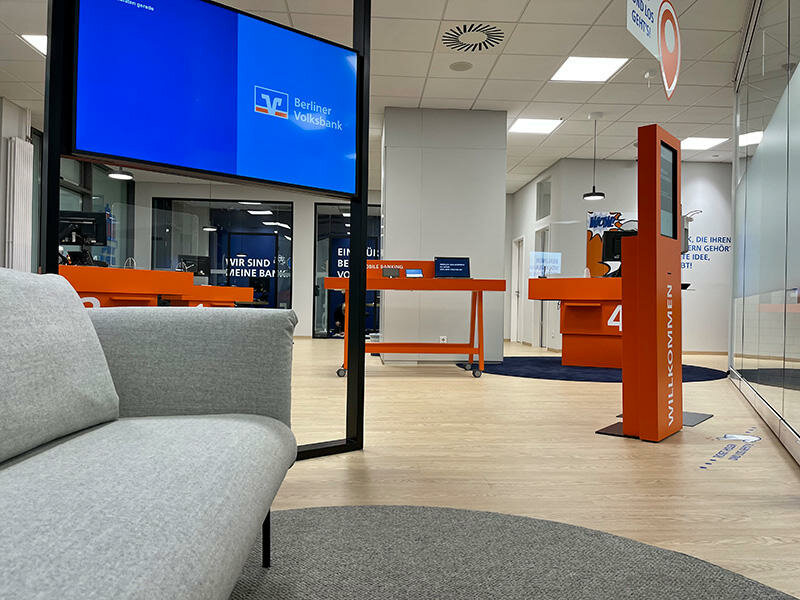 ATM'ler Berliner Volksbank Filiale Friedrichstraße, Berlin, foto