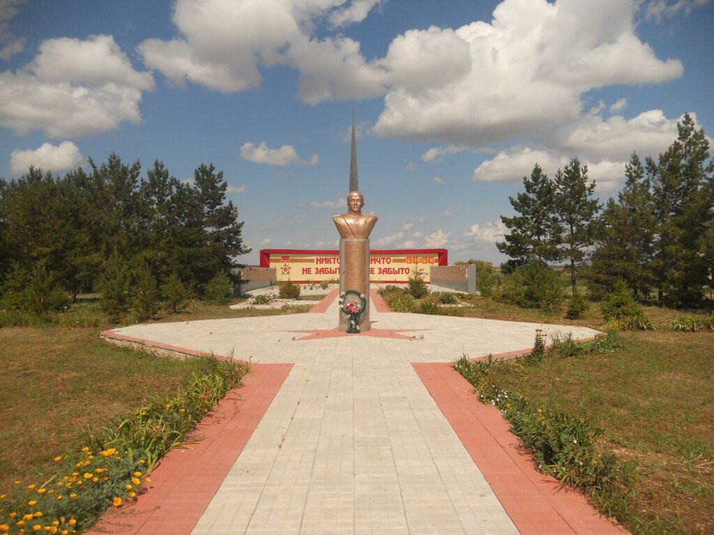 Anıt, heykel Бюст Героя Советского Союза Ивана Степановича Мартынова, Novosibirskaya oblastı, foto