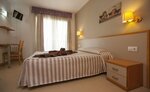 Hotel Cosmos Tarragona (Avenida d'Estanislau Figueres No:57, municipio de Tarragona), otel  Tarragona'dan