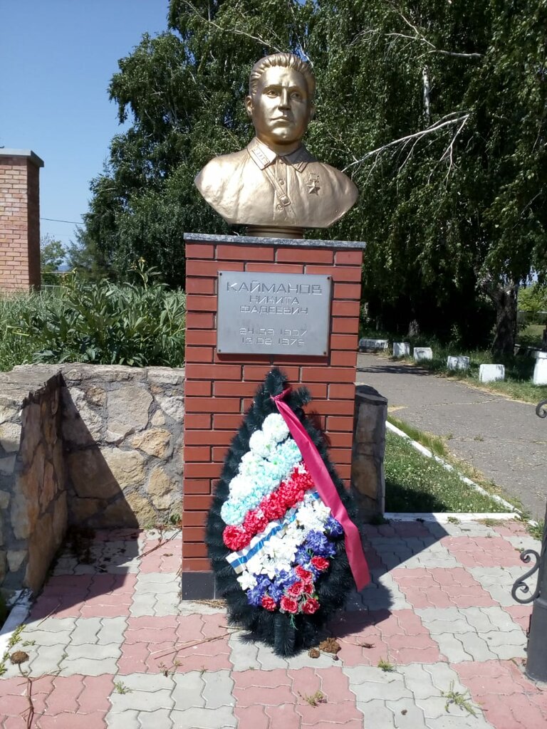 Anıt levhası, anıt taş Барельеф Герою Советского Союза Н.Ф. Кайманову, Tataristan, foto