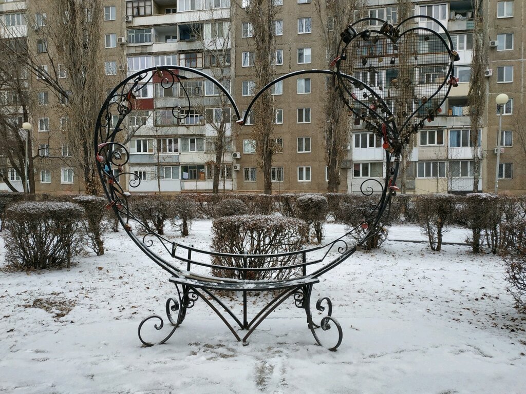 Dekorasyon ve süsleme, onur panosu Скамья любящих сердец, Engels, foto