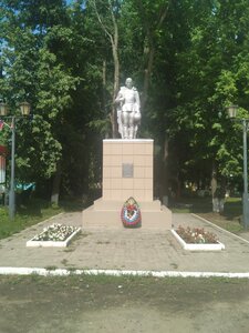 Неизвестному Солдату (Komsomolskaya ulitsa No:69), anıt, heykel  Malmyzh'den