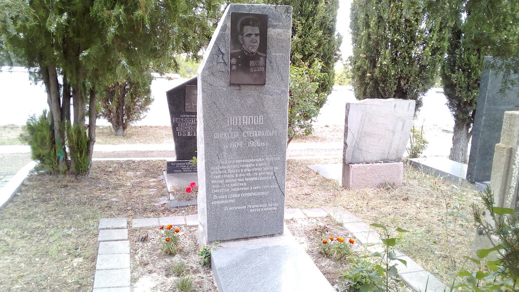 Ünlü kişilerin mezarları Полковник А.С. Потапов, Sevastopol, foto