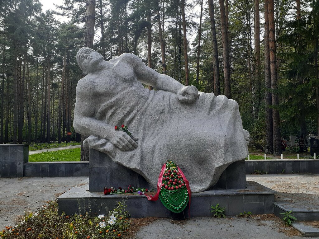 Anıt, heykel Мемориальное кладбище советских воинов, умерших от ран в эвакогоспиталях, Novosibirsk, foto