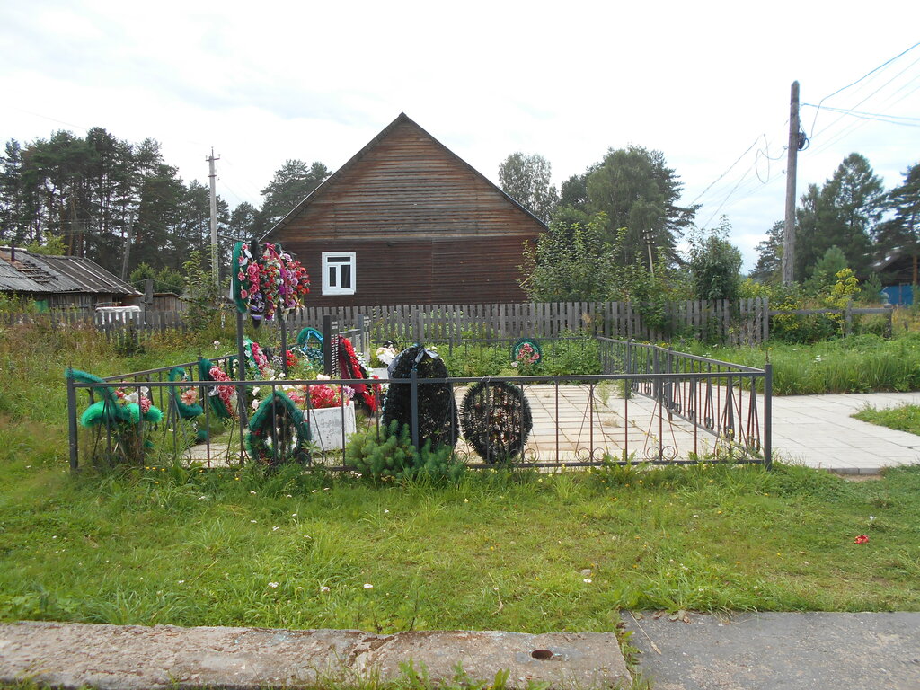 Anıt, heykel Погибшим землякам, Saint‑Petersburg ve Leningradskaya oblastı, foto