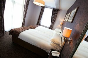 Punch House (Great Britain), otel