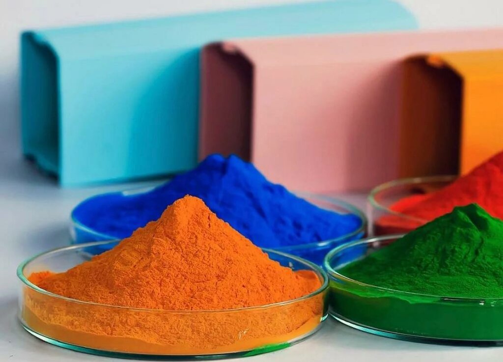 Boya ve cila malzemeleri üretim ve satış yerleri Poroshkovie kraski Testa, Krasnoyarsk, foto