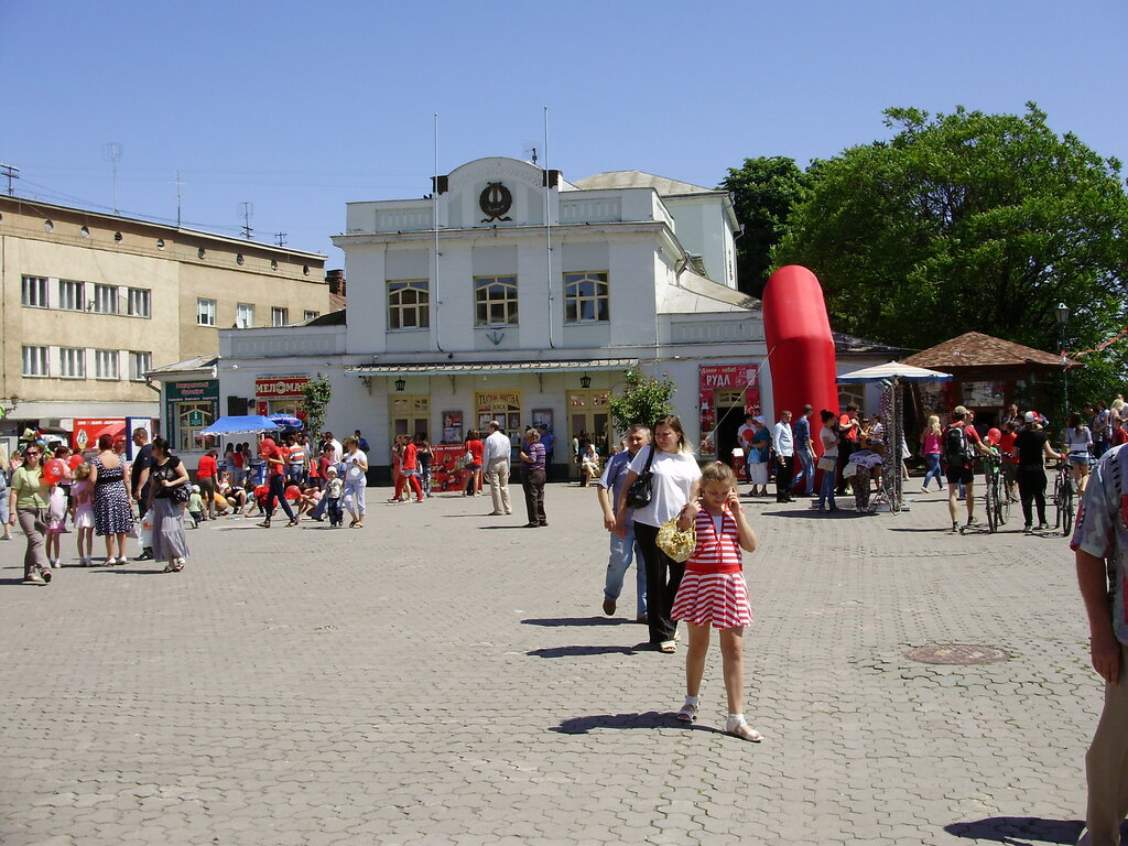 Tiyatrolar Zakarpatsky akademichesky oblastnoy teatr kukol, Ujgorod, foto