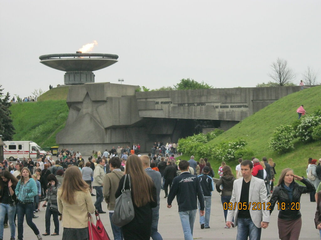 Anıt, heykel Eternal flame, Kiev, foto