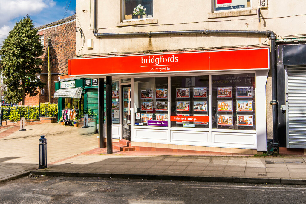 Arazi dizisi Bridgfords Sales and Letting Agents Ashton Under Lyne, İngiltere, foto