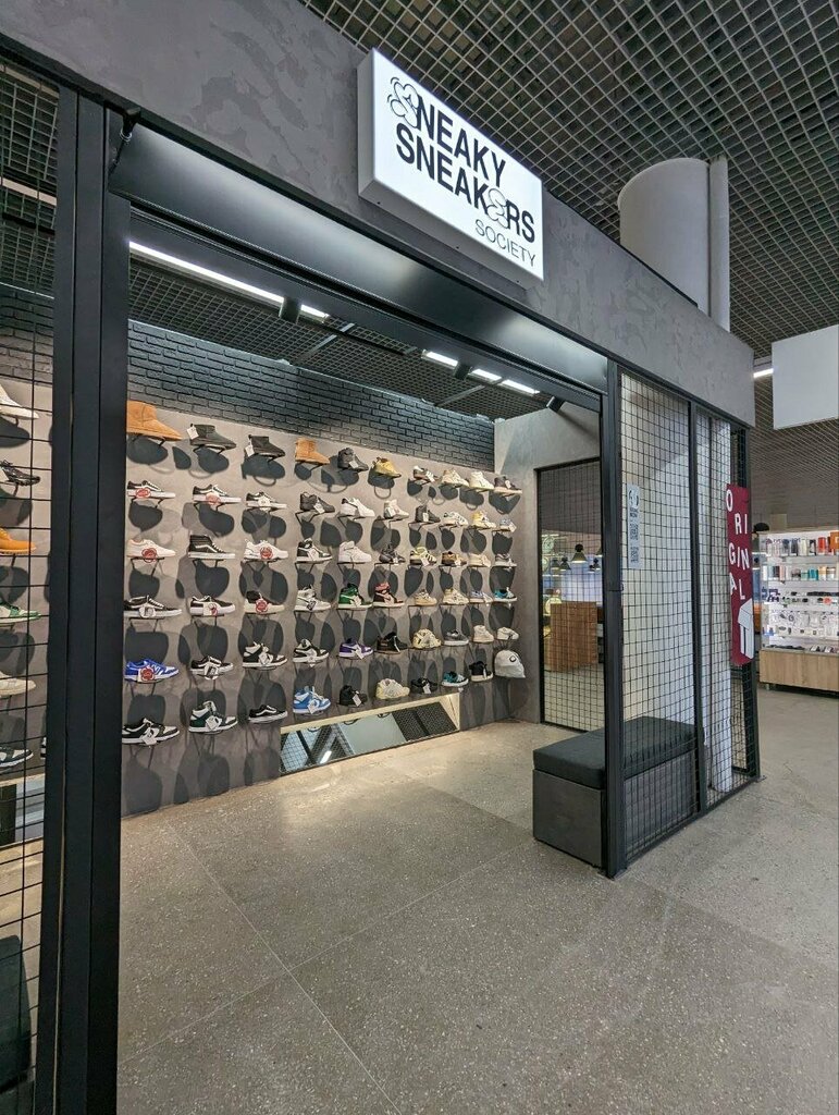 Ayakkabı mağazaları Sneaky Sneakers Society, Novosibirsk, foto