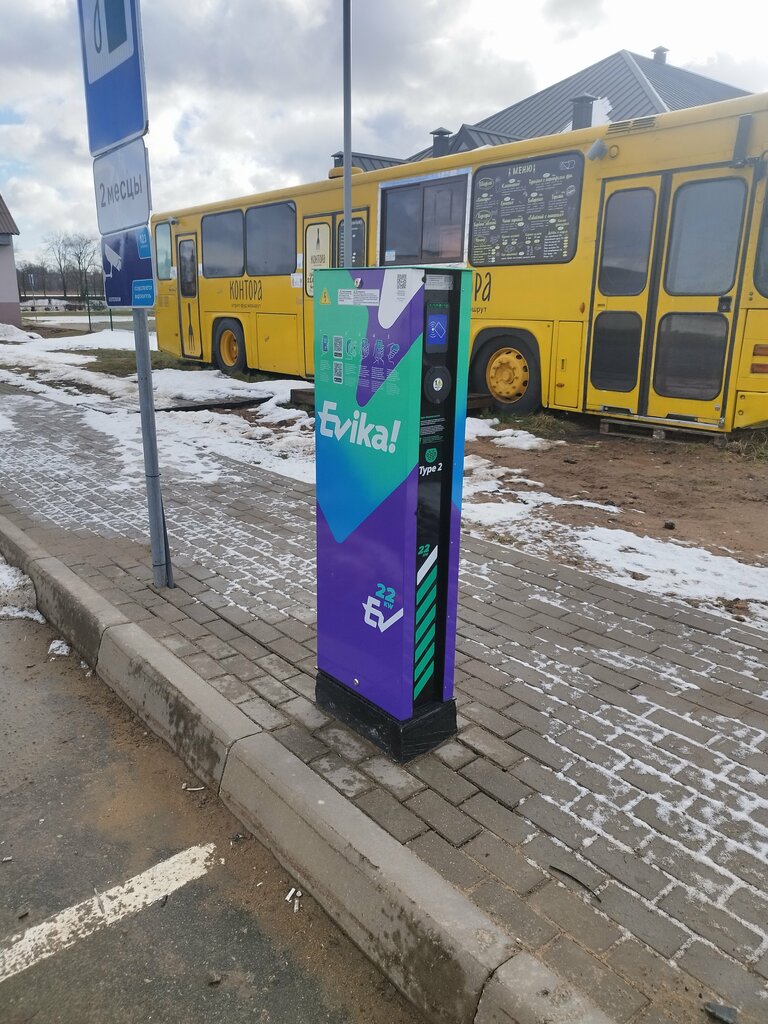 Elektrikli oto şarj istasyonları Evika!, Nesvizh, foto