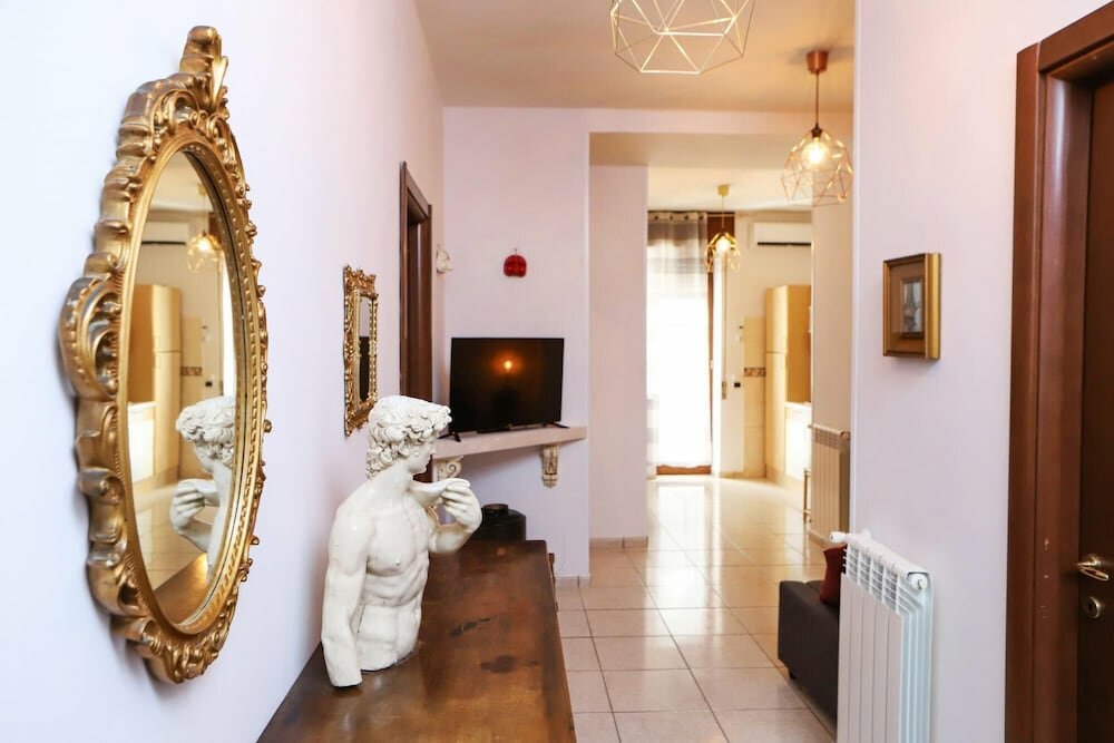 Kısa süreli konaklama Appartamento a due Passi da VIA Duomo, Napoli, foto