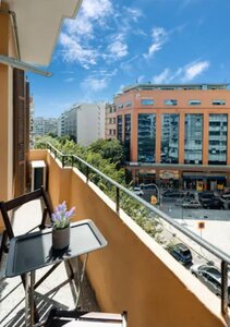 Private Pristine Balcony Home - Heart of the Center (Central Macedonia, Thessaloniki), otel  Selanik'ten (Thessaloniki'den)