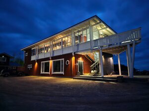 Rybatsky Prichal (Naberezhnaya ulitsa No:1А, posyolok Kvartsitny), otel  Karelya Cumhuriyeti'nden