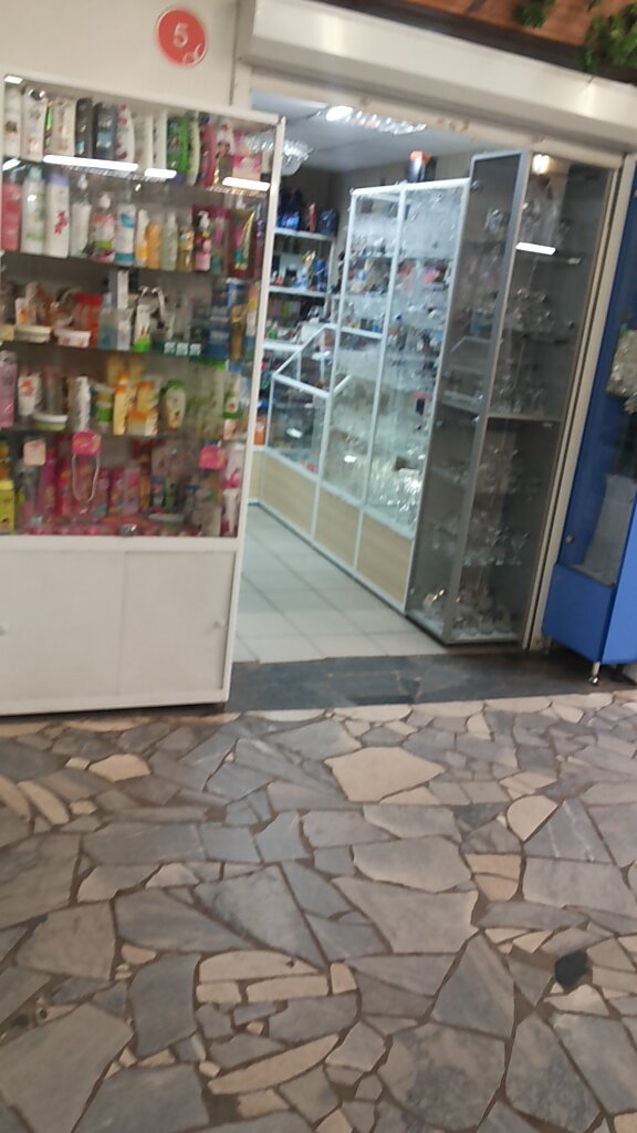 Kozmetik ürünleri ve parfümeri dağıtıcıları Magazin parfyumerii i kosmetiki, Salavat, foto