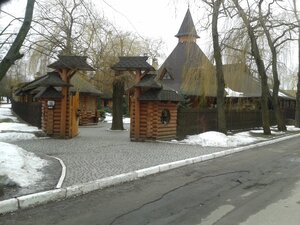 Ресторанный комплекс Колыба (vulytsia Danyla Halytskoho No:16Б, Rivne), restoran  Rovno'dan