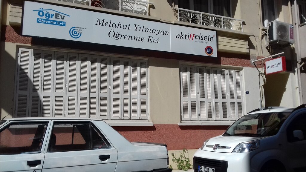 Sivil toplum kuruluşları Melahat Yilmayan Ogrenme Evi, İzmir, foto