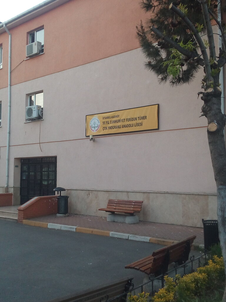 Lise 50. Yıl Cumhuriyet Feridun Tümer Mesleki ve Teknik Anadolu Lisesi, İstanbul, foto
