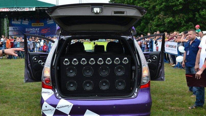 Oto döşeme SubbotinAudio, Kudrovo, foto