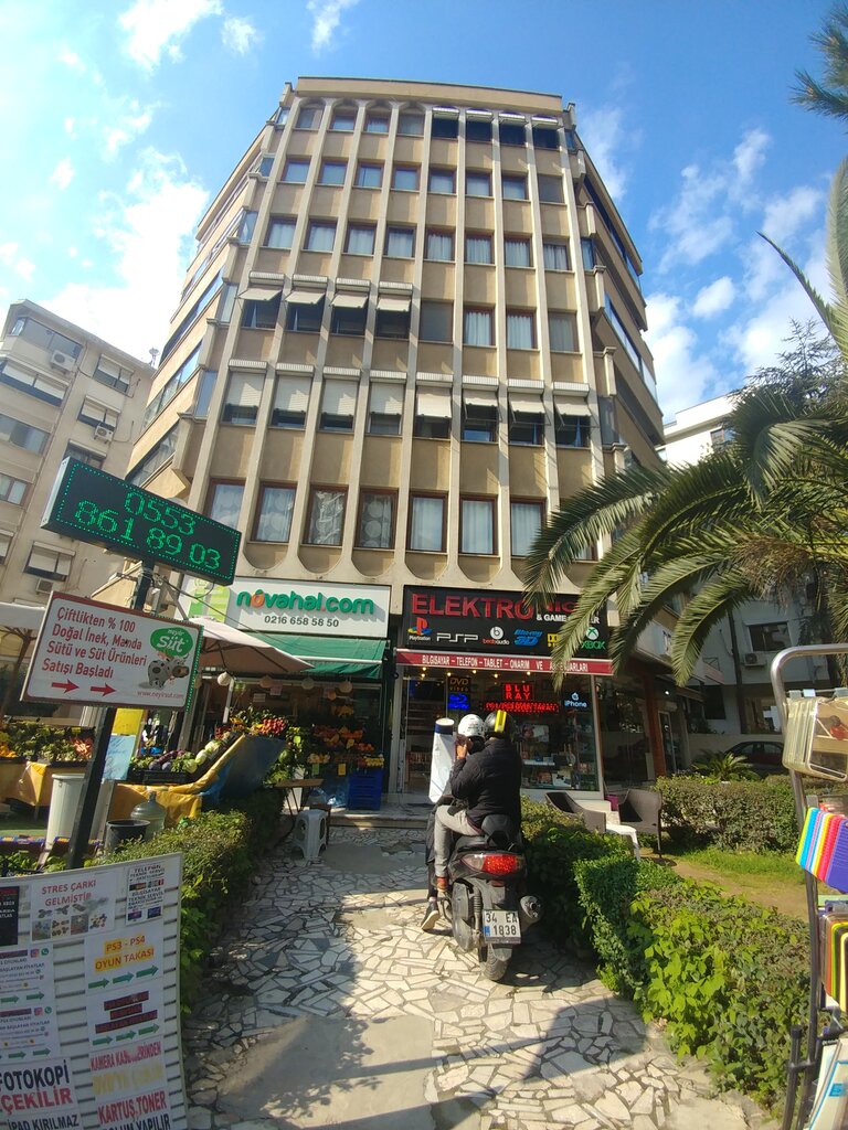 Oyun ve oyun konsolu firmaları Elektro Nick & Game Center, İstanbul, foto
