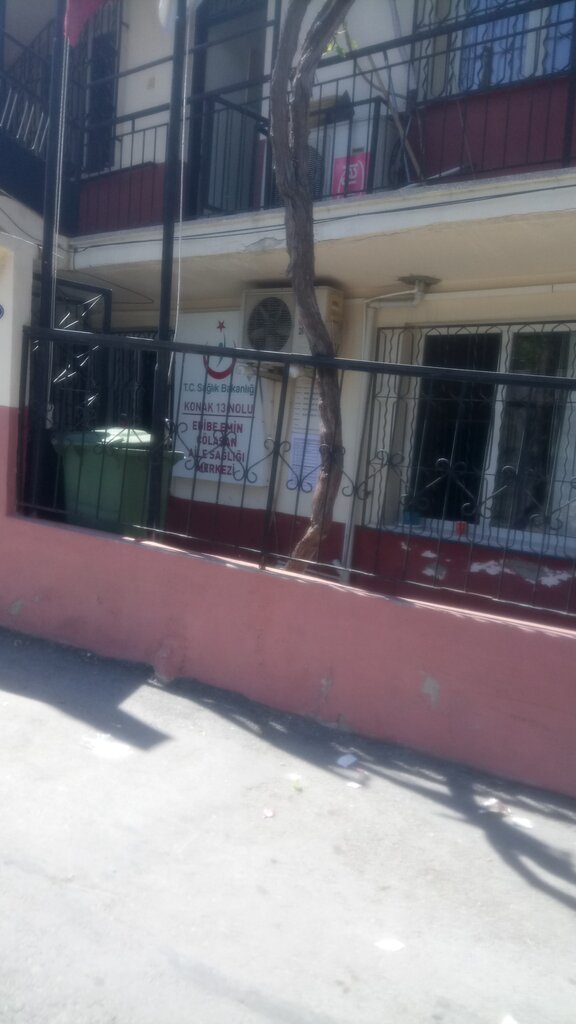 Tıp merkezleri ve klinikler Konak 13 Nolu Edibe Emin Çölaşan Levent Aile Sağlığı Merkezi, İzmir, foto