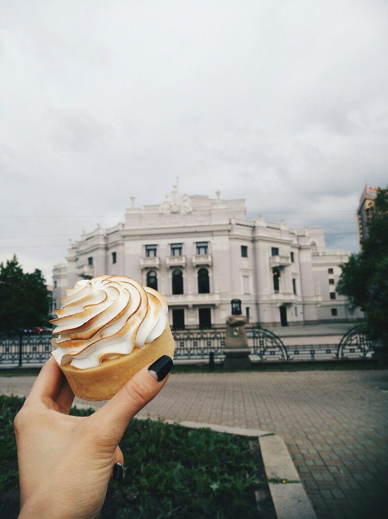 Pasta, şekerleme ve tatlı Ne torty, a torty, Yekaterinburg, foto