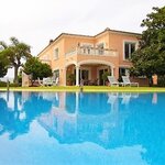 RealtyCostaBrava (Comunidad Autònoma de Cataluña, Girona, Calonge, Platja d'Aro, Avenida Castell d'Aro), emlak ofisi  Katalonya'dan