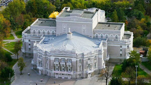 Yekaterinburg State Academic Opera and Ballet Theatre (Lenina Avenue No:46А, Yekaterinburg), tiyatrolar  Yekaterinburg'dan