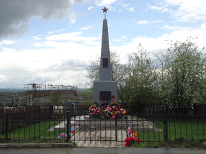 Обелиск Урушинцам, погибшим на фронтах в годы Великой Отечественной войны 1941-1945 гг. (Amur Region, Skovorodinskiy munitsipalny okrug, Work Settlement of Urusha, Transportnaya ulitsa), anıt, heykel  Amursk Bölgesi'nden