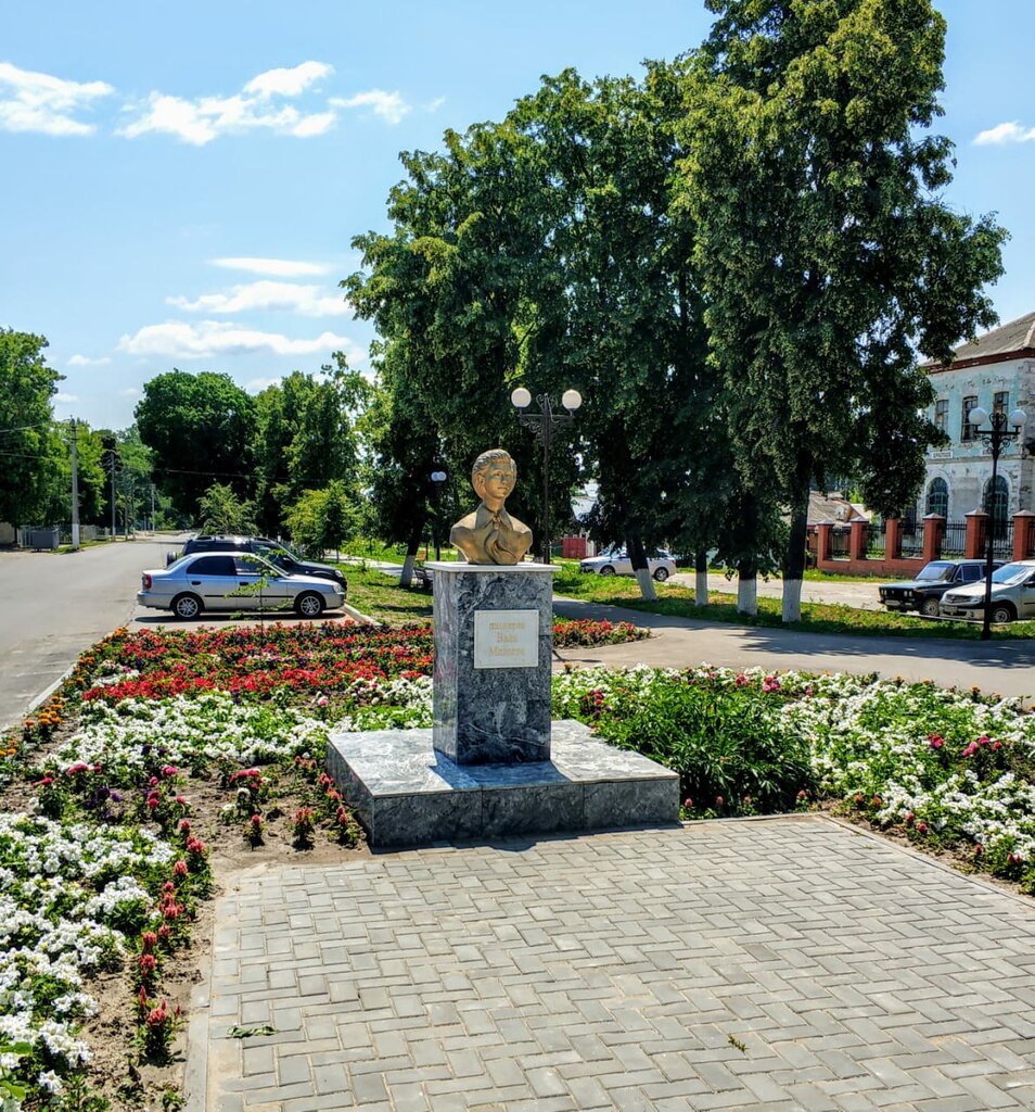 Anıt, heykel Бюст Вали Макеевой, Atkarsk, foto
