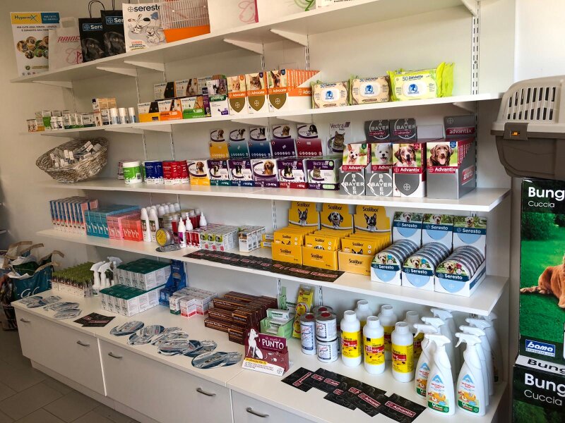 Veteriner materyalleri ve ekipmanları Animal Farma - Farmacia Veterinaria, Calabria, foto