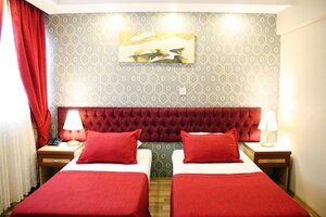 Life Hotel (Mete Adanır Cad., No:1, Girne), otel
