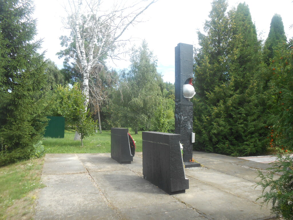 Anıt, heykel В честь погибших односельчан, Kurskaya oblastı, foto