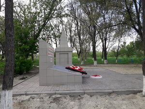 Павшим воинам Великой Отечественной войны 1941-1945 гг. (Rostov Region, Kamenskiy rayon, khutor Grutsinov), anıt, heykel  Rostovskaya oblastından