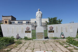 Воинам, павшим в годы Великой Отечественной войны (Samara Region, Alekseyevskiy rayon, selskoye poseleniye Gavrilovka, selo Patrovka), anıt, heykel  Samarskaya oblastından