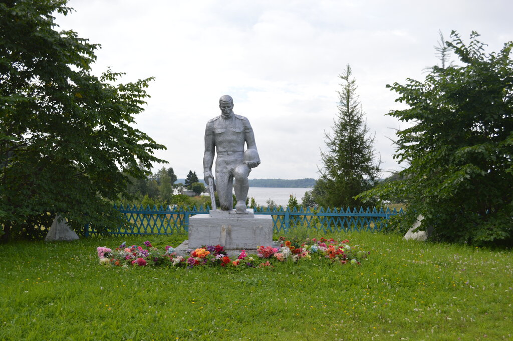 Anıt, heykel Клятва солдата, Vologodskaya oblastı, foto