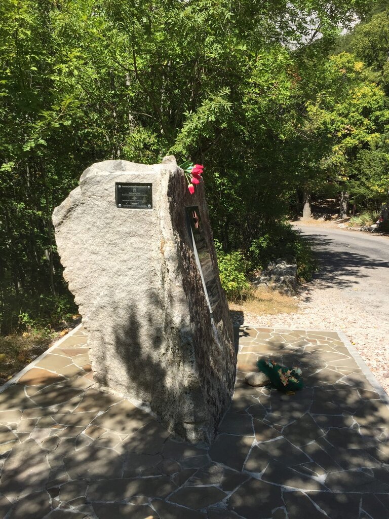 Anıt, heykel Партизанам, павшим в боях за освобождение Крыма, Kırım Cumhuriyeti, foto