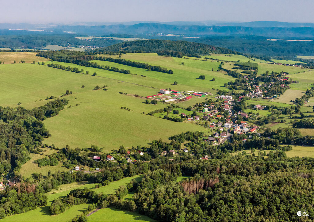 Devlet kurumları ve bakanlıklar Dobrná - obecní úřad, Usti nad Labem Bölgesi, foto