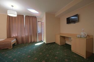 Advenus Hotel (Щирецкая улица No:36), otel  Lviv'den