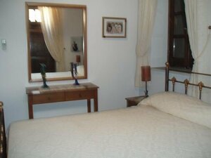 Aunt Maria's (Paphos District, Kosti Christodoulou), otel  Larnaka İlçesi'nden