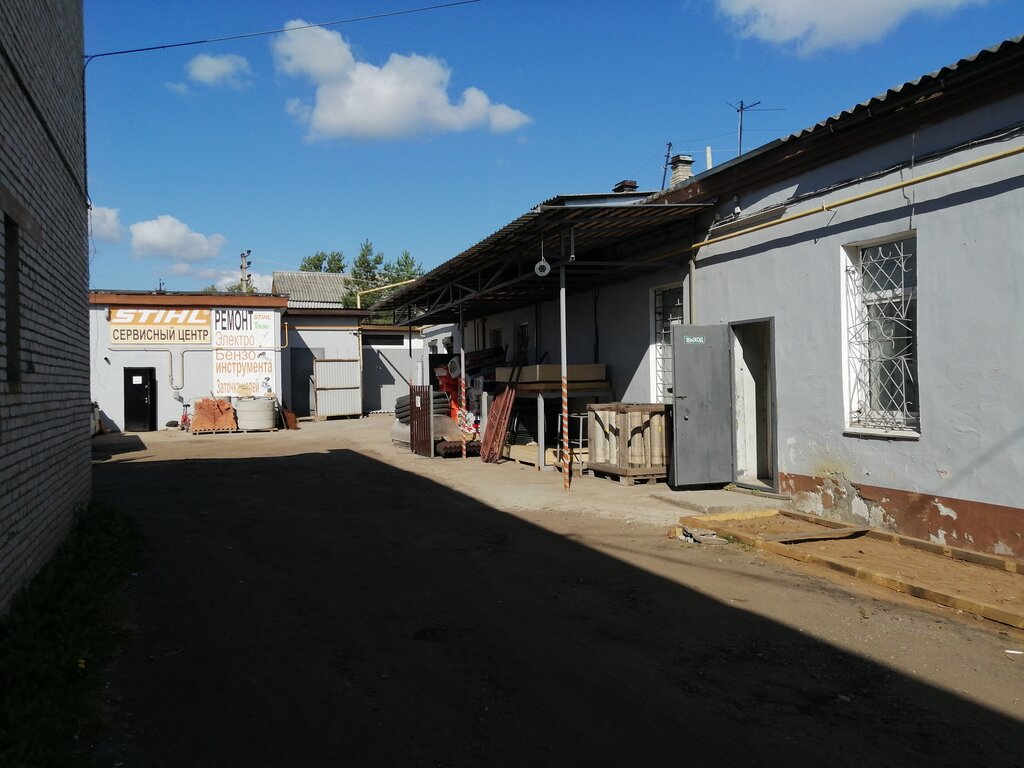 Elektrik ve benzinle çalışan aletler Stihl, Malaya Vishera, foto