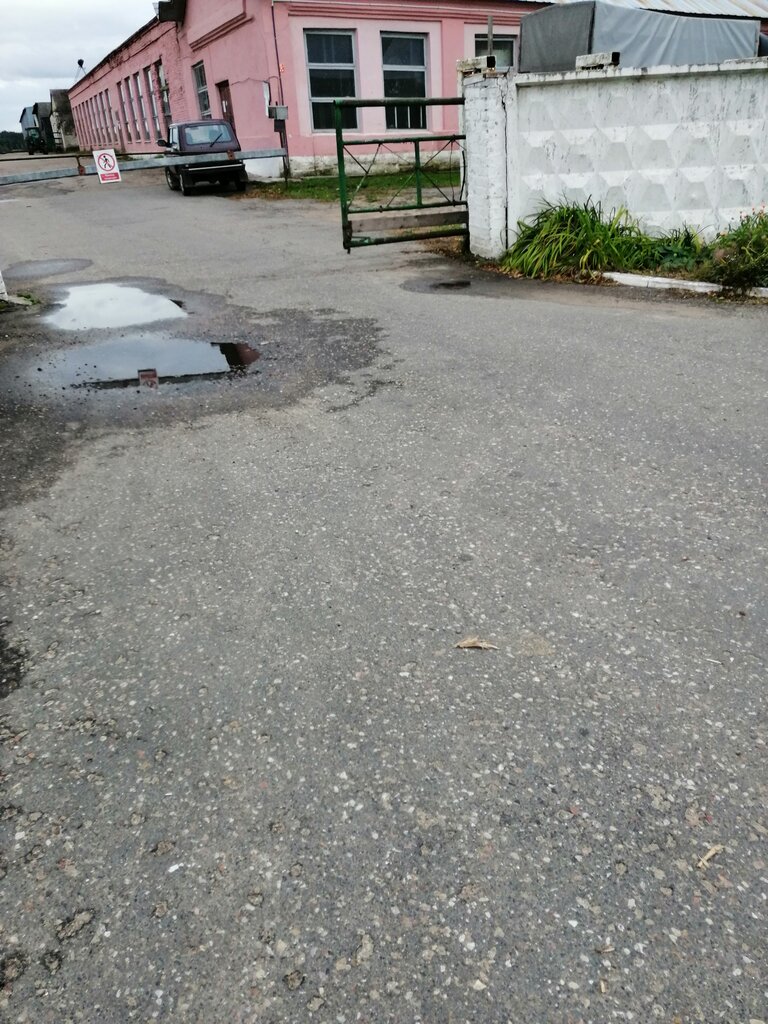 Mobilya fabrikaları Chervensky Derevoobrabatyvayushchy kombinat Kpup, Çerven, foto